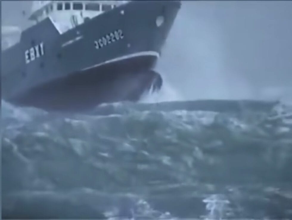🚢 How Do Ships Survive Heavy Storms at Sea?