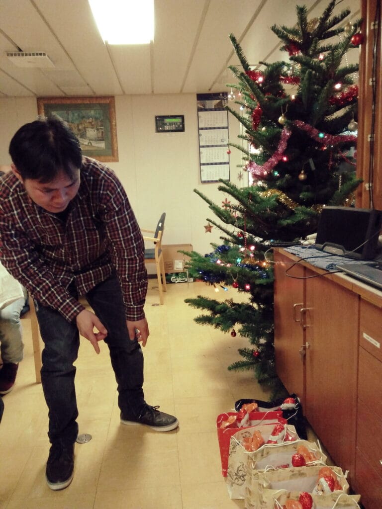 🎄 How Seafarers Celebrate Christmas on a Tanker Ship