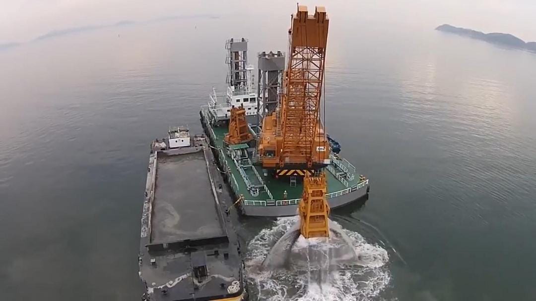 🌊 Dredging Explained: Introduction to Maritime Sediment Removal