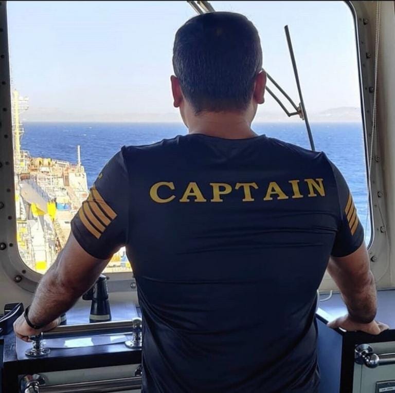 👨‍ ️ Ship Master’s Job Description: Duties, Responsibilities, & Salary