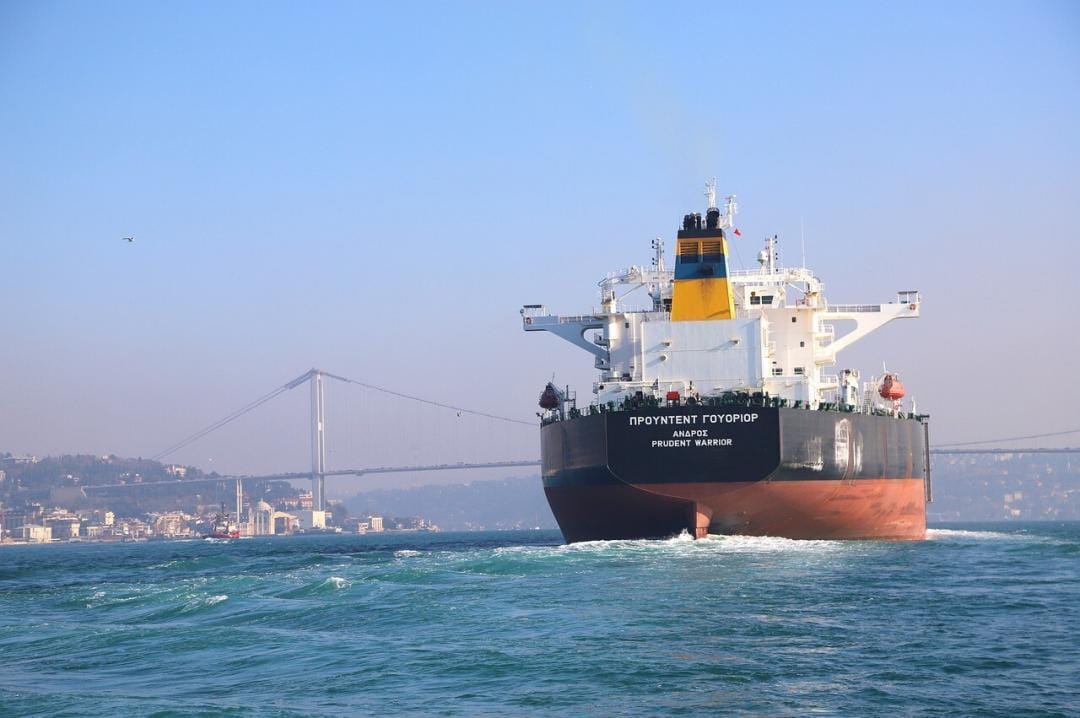 ☸ How to Steer a Ship: 7 Helmsman Tips for Safe & Skilled Navigation