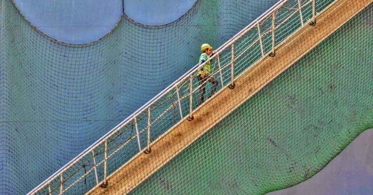 目 What is an Accommodation Ladder on a Ship? (Definition + Function)