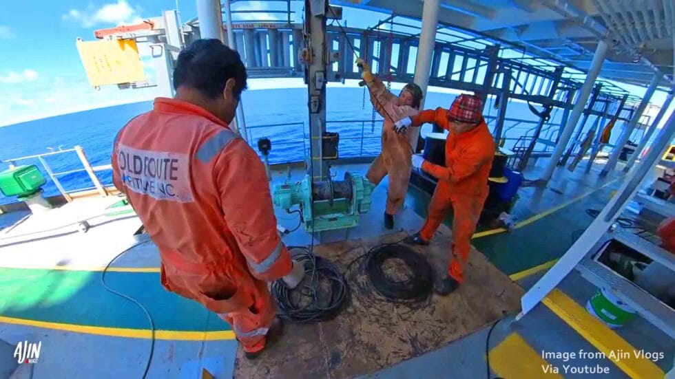 目 What is an Accommodation Ladder on a Ship? (Definition + Function)