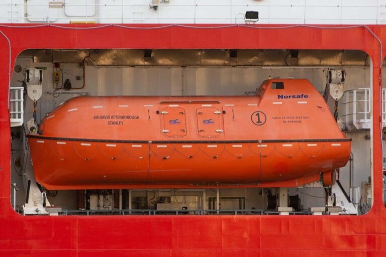 34 Essential Lifeboat Equipment Items According to SOLAS | Captain’s Mode