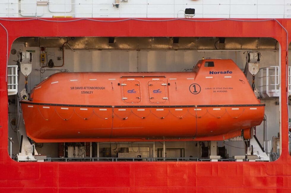 34 Essential Lifeboat Equipment Items According to SOLAS | Captain’s Mode