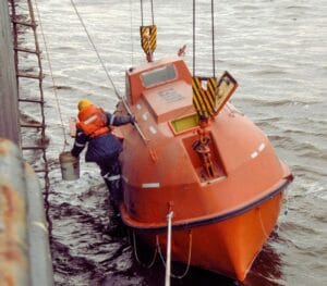 📢 Life-Saving Appliances on Ships: Complete Guide to Mandatory LSAs
